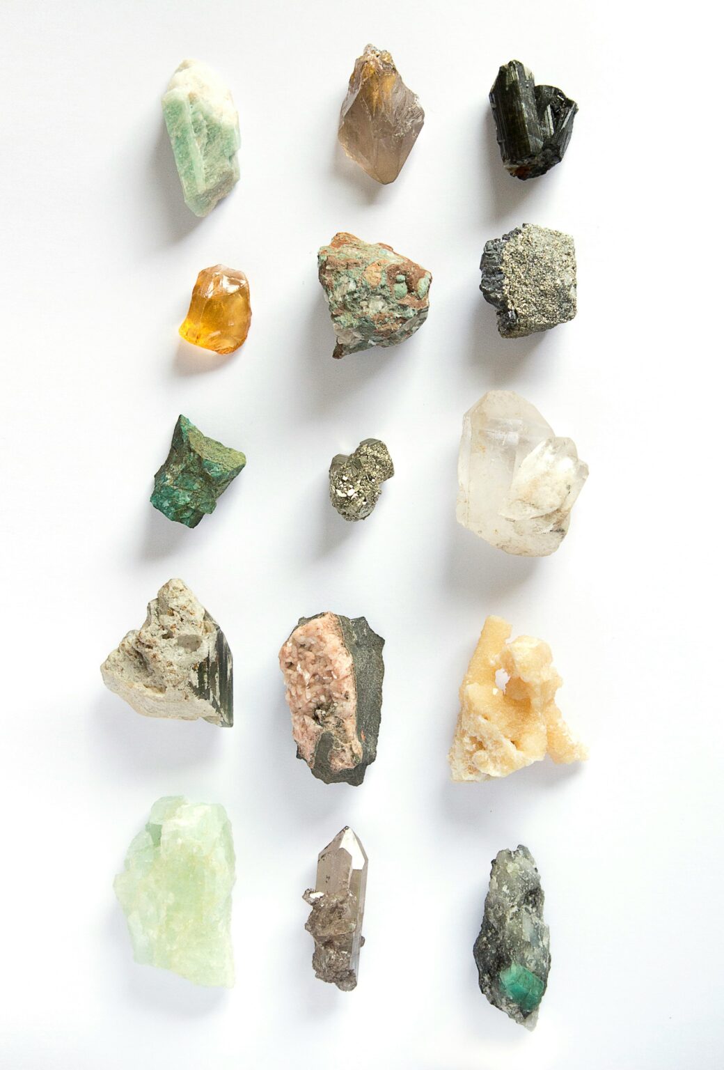5 Must-Have Crystals for Dogs (For Pawsitive Vibes)