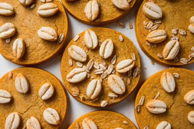 DIY Pumpkin Dog Cookies for a Healthy Snack (aka Fall Vibes for Your ...